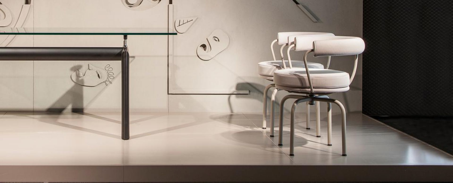 Le corbusier swivel chair store